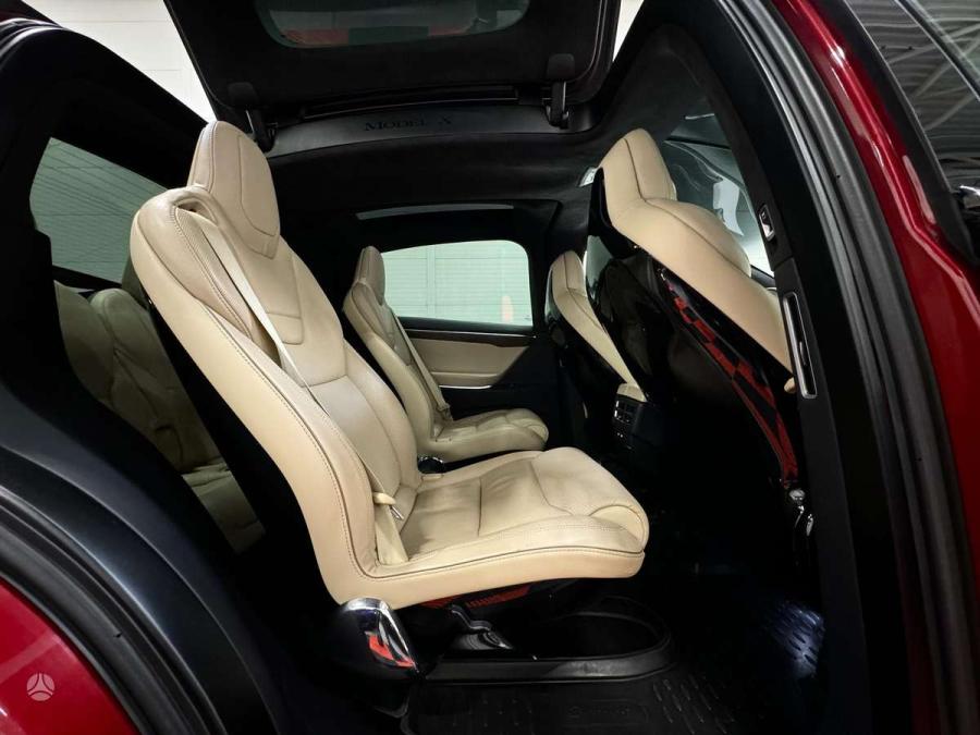 Red Tesla Model X 2016 in Vilnius, with an engine capacity of 0.00 L and mileage of 106 thousand km for 20000 €, photo 28 on AUTOMOTO.COM.LV