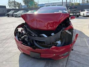 Red Tesla Model X 2016 in Kaunas, with an engine capacity of 0.00 L and mileage of 161 thousand km for 9999 €, photo 4 on AUTOMOTO.COM.LV