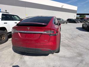 Red Tesla Model X 2016 in Kaunas, with an engine capacity of 0.00 L and mileage of 161 thousand km for 9999 €, photo 10 on AUTOMOTO.COM.LV