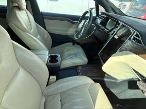 Red Tesla Model X 2016 in Kaunas, with an engine capacity of 0.00 L and mileage of 161 thousand km for 9999 €, photo 13 on AUTOMOTO.COM.LV