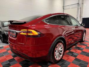 Red Tesla Model X 2016 in Vilnius, with an engine capacity of 0.00 L and mileage of 106 thousand km for 19890 €, photo 5 on AUTOMOTO.COM.LV