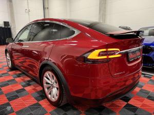 Red Tesla Model X 2016 in Vilnius, with an engine capacity of 0.00 L and mileage of 106 thousand km for 19890 €, photo 7 on AUTOMOTO.COM.LV