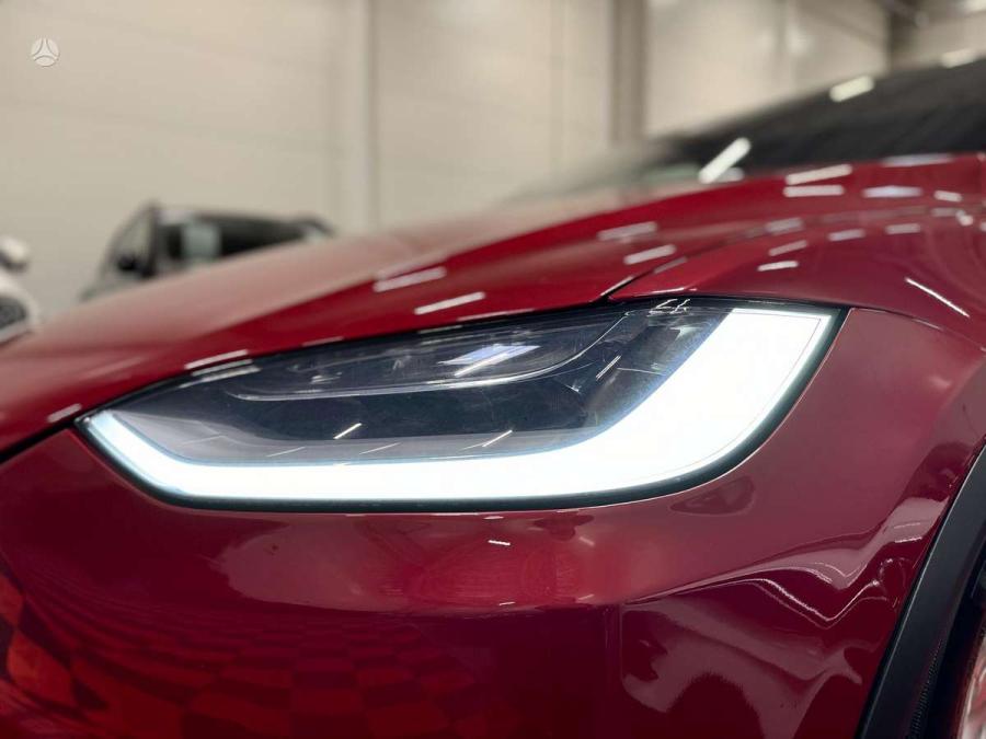 Red Tesla Model X 2016 in Vilnius, with an engine capacity of 0.00 L and mileage of 106 thousand km for 19890 €, photo 9 on AUTOMOTO.COM.LV