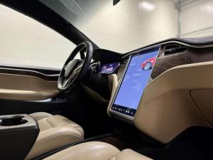 Red Tesla Model X 2016 in Vilnius, with an engine capacity of 0.00 L and mileage of 106 thousand km for 19890 €, photo 16 on AUTOMOTO.COM.LV