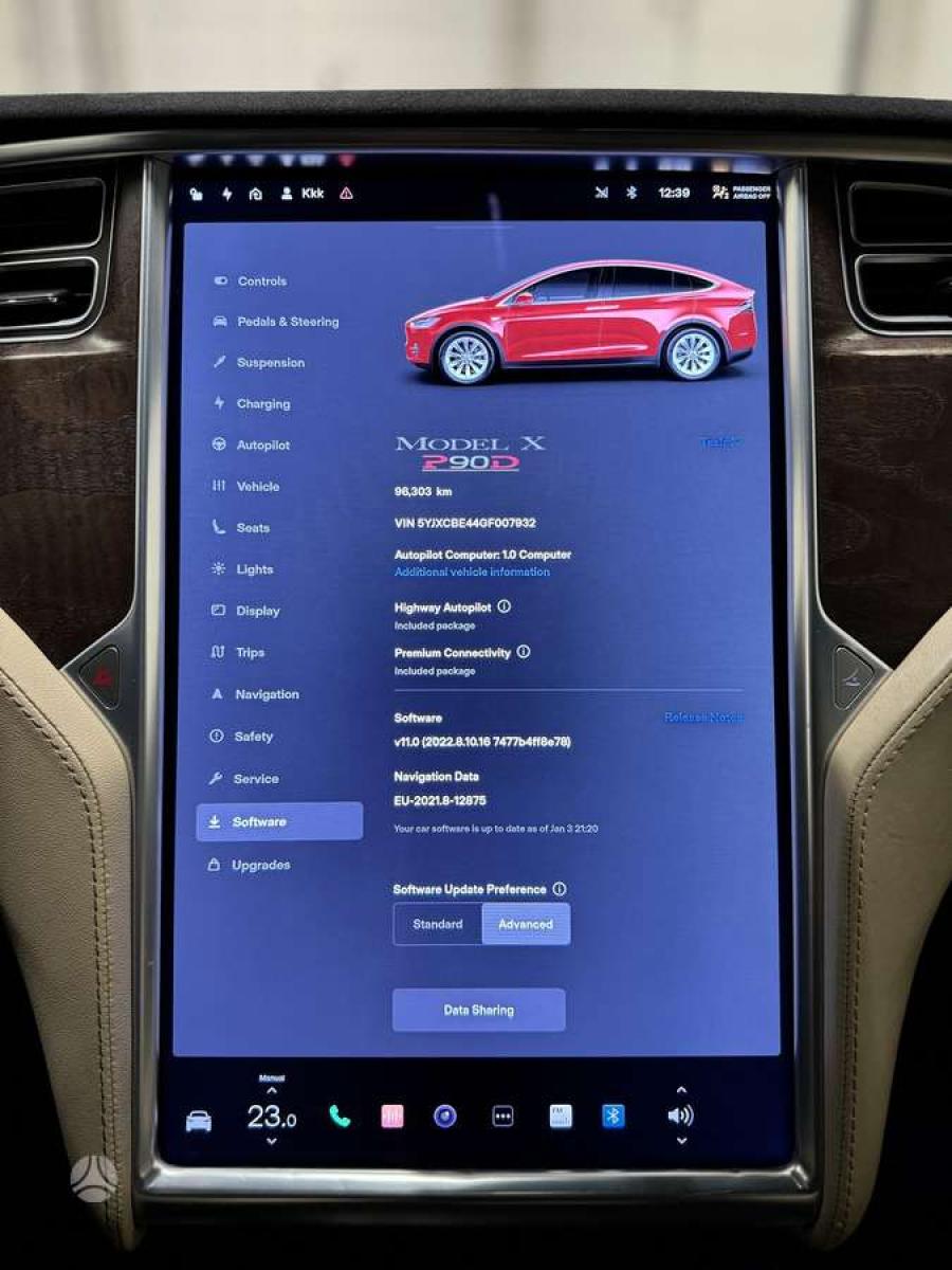Red Tesla Model X 2016 in Vilnius, with an engine capacity of 0.00 L and mileage of 106 thousand km for 19890 €, photo 19 on AUTOMOTO.COM.LV