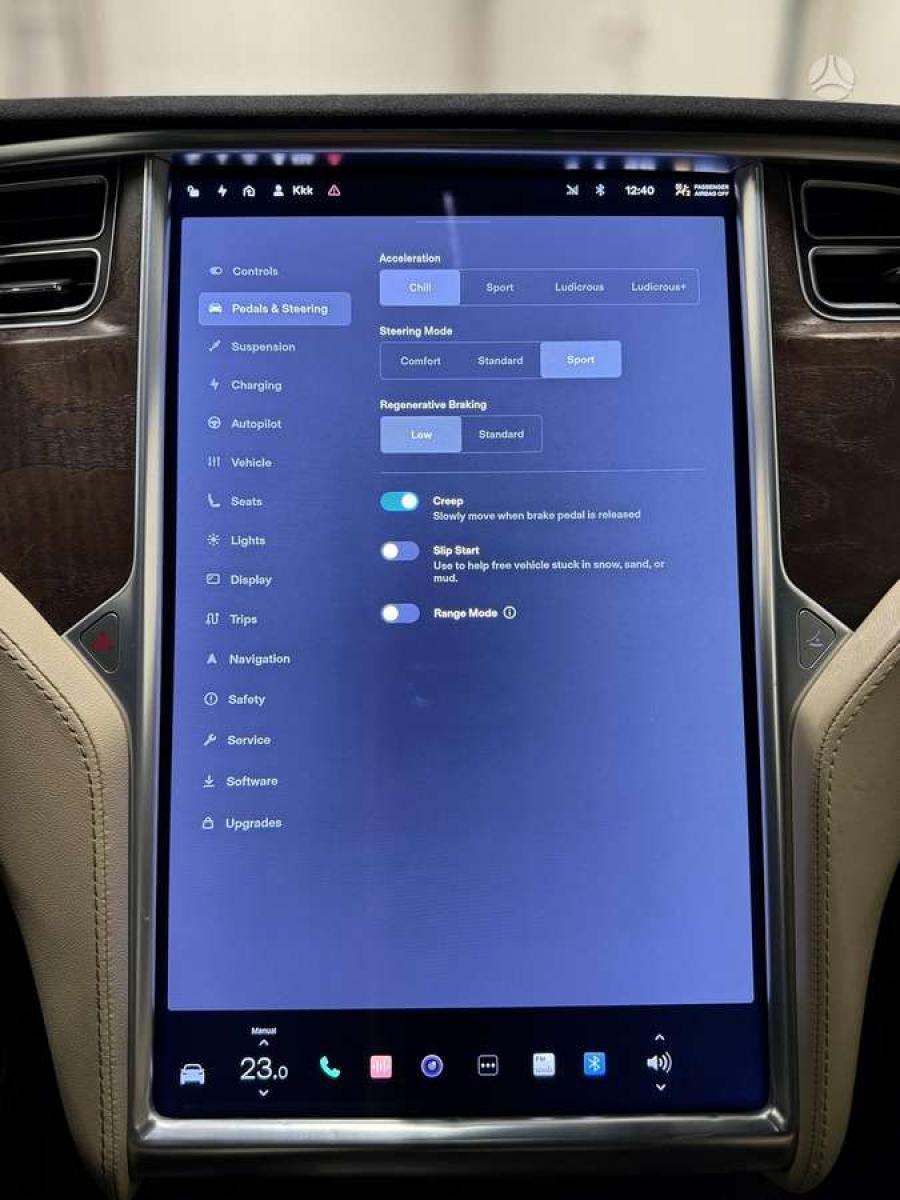 Red Tesla Model X 2016 in Vilnius, with an engine capacity of 0.00 L and mileage of 106 thousand km for 19890 €, photo 20 on AUTOMOTO.COM.LV