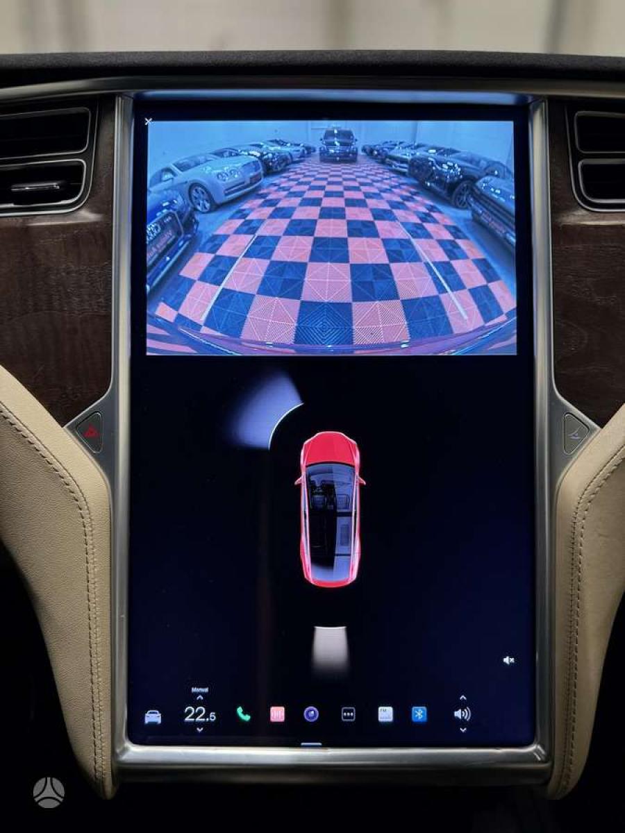 Red Tesla Model X 2016 in Vilnius, with an engine capacity of 0.00 L and mileage of 106 thousand km for 19890 €, photo 23 on AUTOMOTO.COM.LV