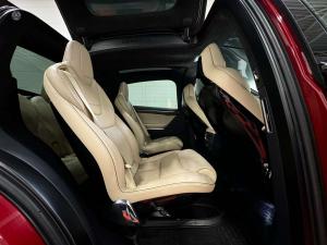 Red Tesla Model X 2016 in Vilnius, with an engine capacity of 0.00 L and mileage of 106 thousand km for 19890 €, photo 28 on AUTOMOTO.COM.LV