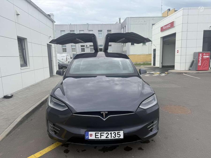 Sarkans Tesla Model X 2018 Kauņa, ar dzinēja tilpumu 0.00 L un nobraukumu 244 tūkst. km par 17300 €, foto 1 vietnē AUTOMOTO.COM.LV