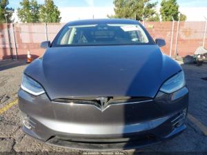 Tesla Model X 2017 in Klaipeda, with an engine capacity of 0.00 L and mileage of 0 thousand km for 9700 €, photo 2 on AUTOMOTO.COM.LV