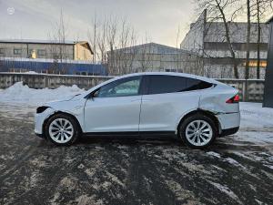 White Tesla Model X 2016 in Kaunas, with an engine capacity of 0.00 L and mileage of 173 thousand km for 12600 €, photo 5 on AUTOMOTO.COM.LV