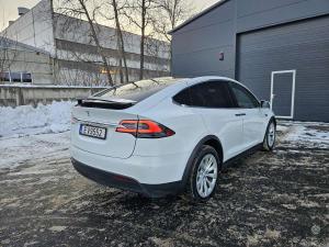 White Tesla Model X 2016 in Kaunas, with an engine capacity of 0.00 L and mileage of 173 thousand km for 12600 €, photo 6 on AUTOMOTO.COM.LV