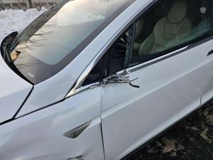 White Tesla Model X 2016 in Kaunas, with an engine capacity of 0.00 L and mileage of 173 thousand km for 12600 €, photo 11 on AUTOMOTO.COM.LV