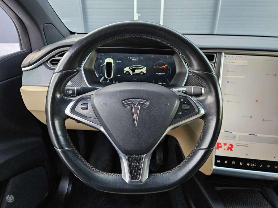 White Tesla Model X 2016 in Kaunas, with an engine capacity of 0.00 L and mileage of 173 thousand km for 12600 €, photo 30 on AUTOMOTO.COM.LV