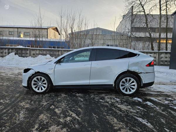 Balts Tesla Model X 2016 Kauņa, ar dzinēja tilpumu 0.00 L un nobraukumu 173 tūkst. km par 12600 €, foto 5 vietnē AUTOMOTO.COM.LV