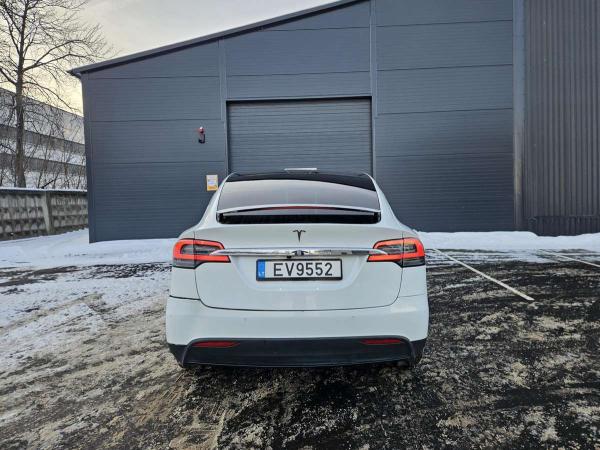 Balts Tesla Model X 2016 Kauņa, ar dzinēja tilpumu 0.00 L un nobraukumu 173 tūkst. km par 12600 €, foto 7 vietnē AUTOMOTO.COM.LV