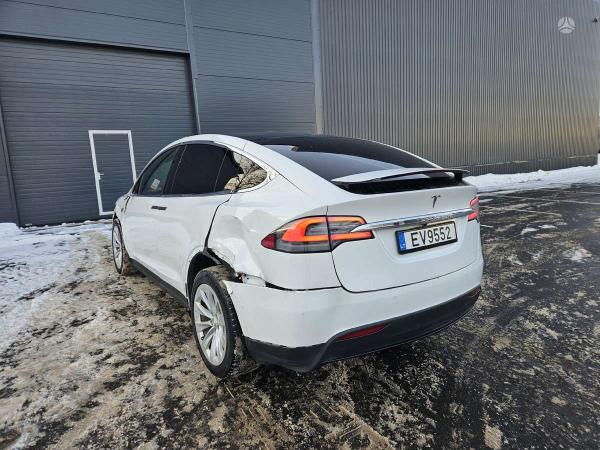 Balts Tesla Model X 2016 Kauņa, ar dzinēja tilpumu 0.00 L un nobraukumu 173 tūkst. km par 12600 €, foto 8 vietnē AUTOMOTO.COM.LV
