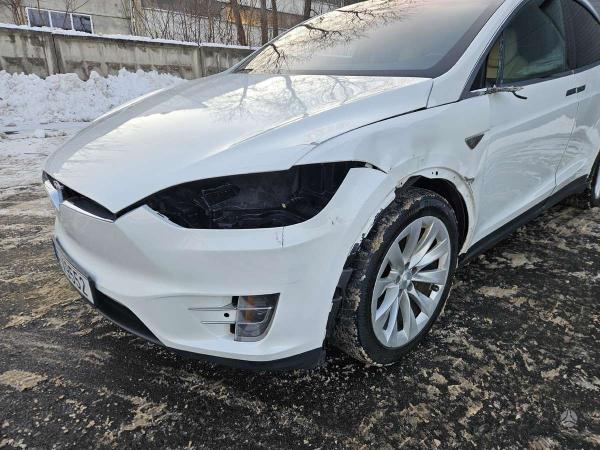 Balts Tesla Model X 2016 Kauņa, ar dzinēja tilpumu 0.00 L un nobraukumu 173 tūkst. km par 12600 €, foto 9 vietnē AUTOMOTO.COM.LV