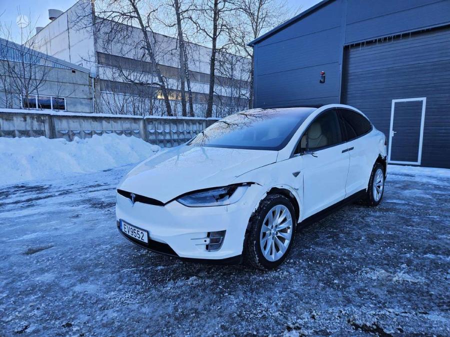 Balts Tesla Model X 2016 Kauņa, ar dzinēja tilpumu 0.00 L un nobraukumu 173 tūkst. km par 12400 €, foto 3 vietnē AUTOMOTO.COM.LV