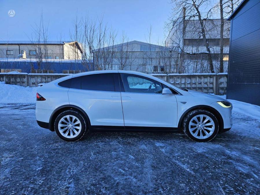 Balts Tesla Model X 2016 Kauņa, ar dzinēja tilpumu 0.00 L un nobraukumu 173 tūkst. km par 12400 €, foto 5 vietnē AUTOMOTO.COM.LV