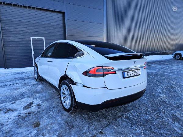 Balts Tesla Model X 2016 Kauņa, ar dzinēja tilpumu 0.00 L un nobraukumu 173 tūkst. km par 12400 €, foto 6 vietnē AUTOMOTO.COM.LV