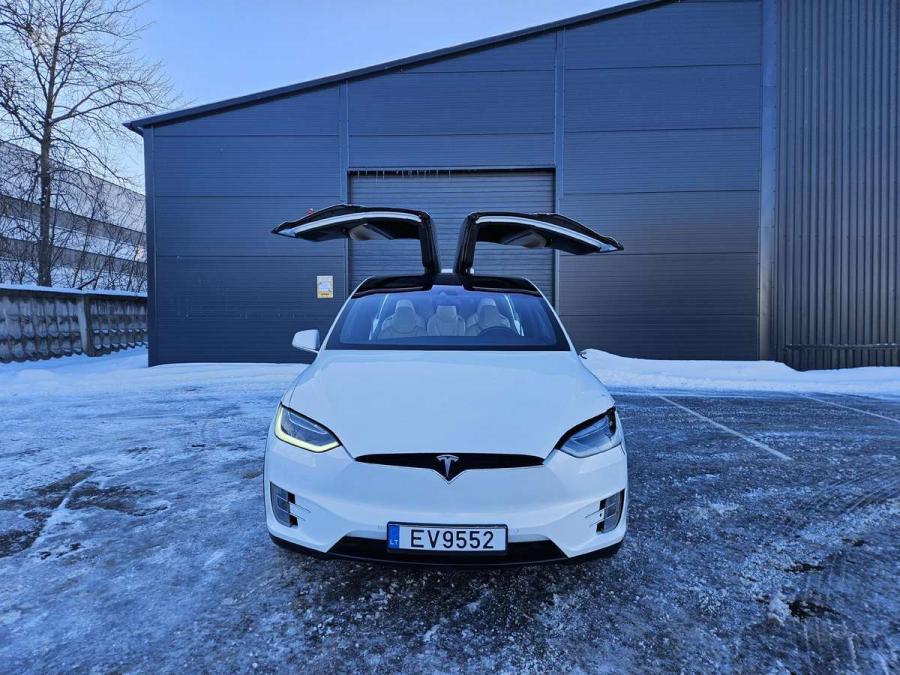 Balts Tesla Model X 2016 Kauņa, ar dzinēja tilpumu 0.00 L un nobraukumu 173 tūkst. km par 12400 €, foto 13 vietnē AUTOMOTO.COM.LV