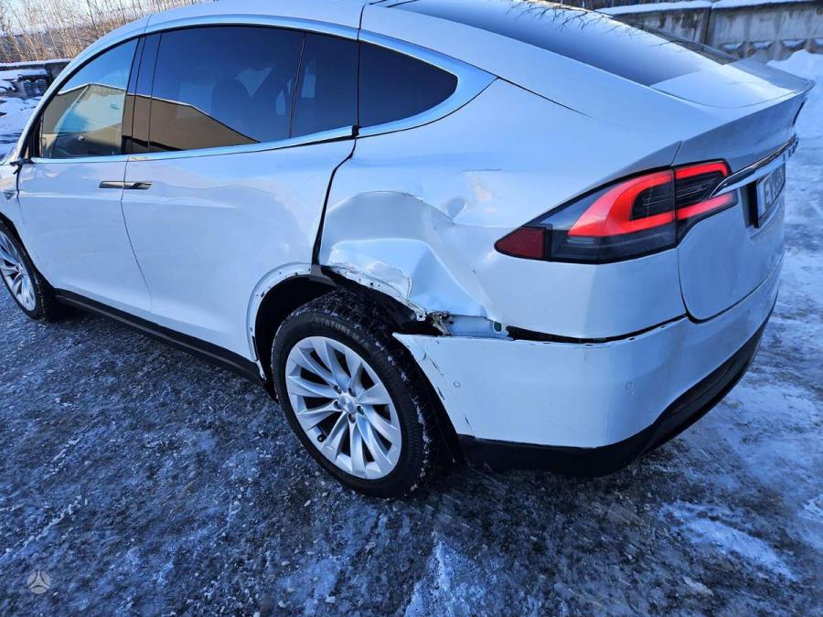 Balts Tesla Model X 2016 Kauņa, ar dzinēja tilpumu 0.00 L un nobraukumu 173 tūkst. km par 12400 €, foto 14 vietnē AUTOMOTO.COM.LV