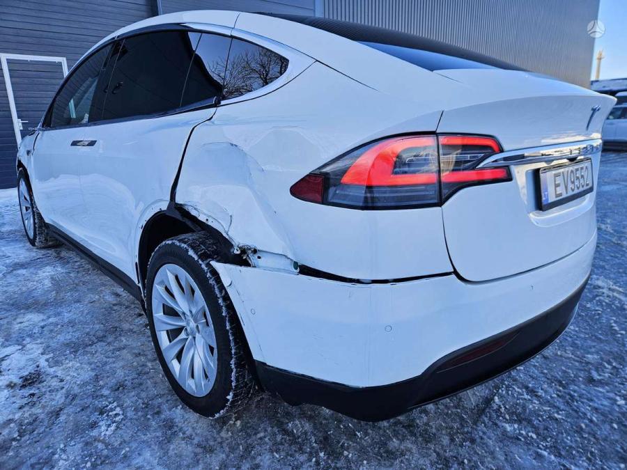 Balts Tesla Model X 2016 Kauņa, ar dzinēja tilpumu 0.00 L un nobraukumu 173 tūkst. km par 12400 €, foto 16 vietnē AUTOMOTO.COM.LV