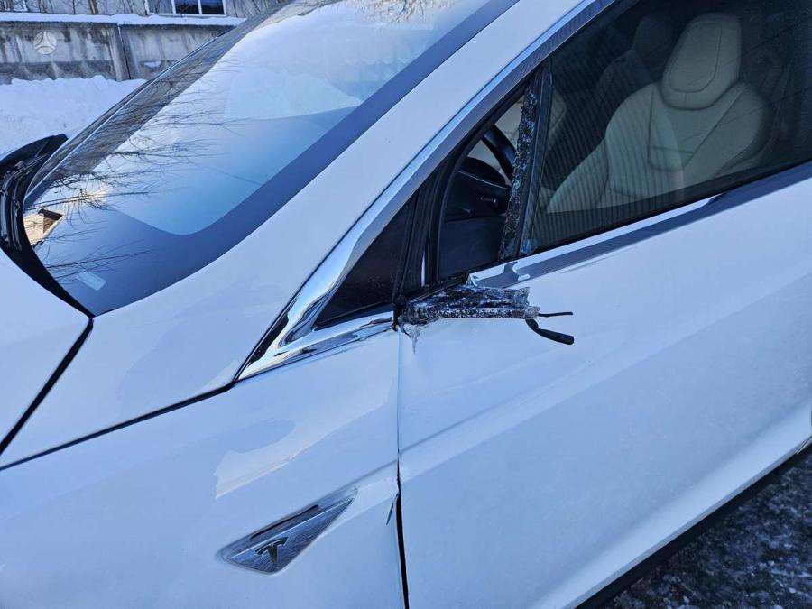 Balts Tesla Model X 2016 Kauņa, ar dzinēja tilpumu 0.00 L un nobraukumu 173 tūkst. km par 12400 €, foto 18 vietnē AUTOMOTO.COM.LV