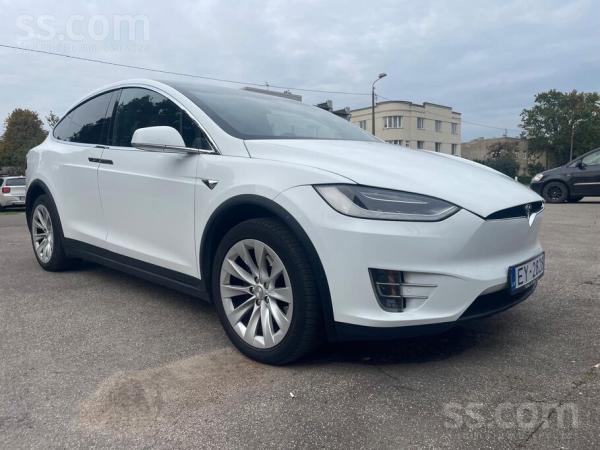 Tesla Model X 2016 Rīga vietnē Balts Tesla Model X 2016 Rīga, ar dzinēja tilpumu 0.00 L un nobraukumu 122 tūkst. km par 28400 €, foto 3 vietnē AUTOMOTO.COM.LV