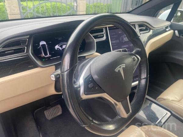 Tesla Model X 2016 Rīga vietnē Balts Tesla Model X 2016 Rīga, ar dzinēja tilpumu 0.00 L un nobraukumu 122 tūkst. km par 28400 €, foto 6 vietnē AUTOMOTO.COM.LV