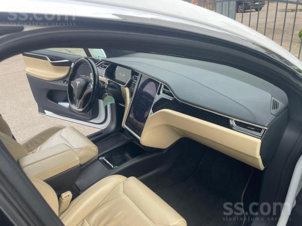 Tesla Model X 2016 Rīga vietnē Balts Tesla Model X 2016 Rīga, ar dzinēja tilpumu 0.00 L un nobraukumu 122 tūkst. km par 28400 €, foto 7 vietnē AUTOMOTO.COM.LV