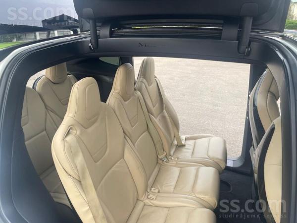 Tesla Model X 2016 Rīga vietnē Balts Tesla Model X 2016 Rīga, ar dzinēja tilpumu 0.00 L un nobraukumu 122 tūkst. km par 28400 €, foto 9 vietnē AUTOMOTO.COM.LV