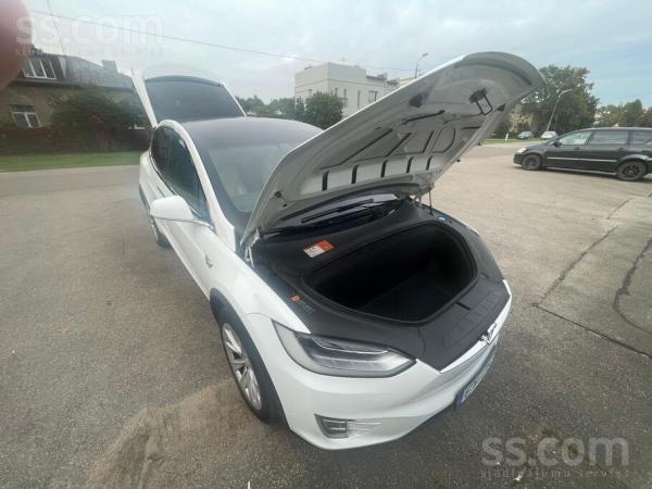 Tesla Model X 2016 Rīga vietnē Balts Tesla Model X 2016 Rīga, ar dzinēja tilpumu 0.00 L un nobraukumu 122 tūkst. km par 28400 €, foto 10 vietnē AUTOMOTO.COM.LV