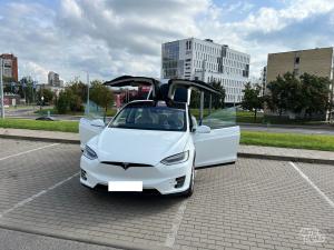 Balts Tesla Model X 2017 Viļņa, ar dzinēja tilpumu 0.00 L un nobraukumu 145 tūkst. km par 28500 €, foto 3 vietnē AUTOMOTO.COM.LV