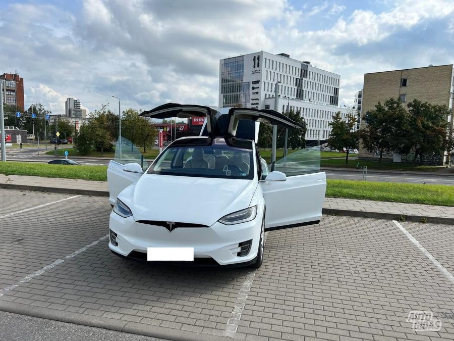 Balts Tesla Model X 2017 Viļņa, ar dzinēja tilpumu 0.00 L un nobraukumu 145 tūkst. km par 28500 €, foto 3 vietnē AUTOMOTO.COM.LV