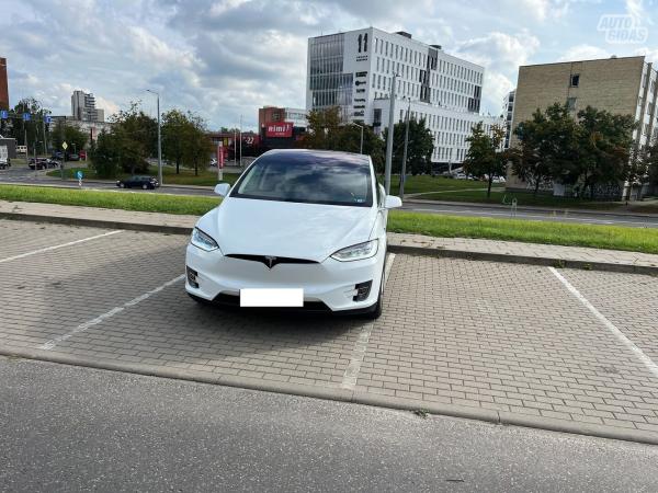 Белый Тесла Модель X 2017 в Вильнюс, объемом двигателя 0.00 л и пробегом 145 тыс. км за 28500 €, фото 3 на AUTOMOTO.COM.LV