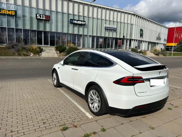 Белый Тесла Модель X 2017 в Вильнюс, объемом двигателя 0.00 л и пробегом 145 тыс. км за 28500 €, фото 5 на AUTOMOTO.COM.LV