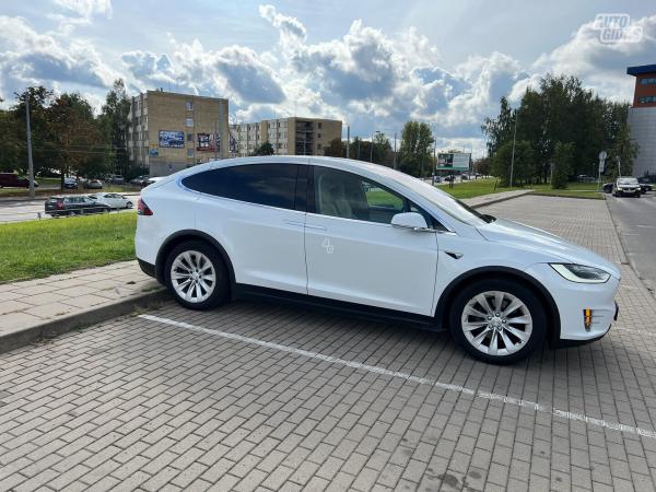 Белый Тесла Модель X 2017 в Вильнюс, объемом двигателя 0.00 л и пробегом 145 тыс. км за 28500 €, фото 6 на AUTOMOTO.COM.LV