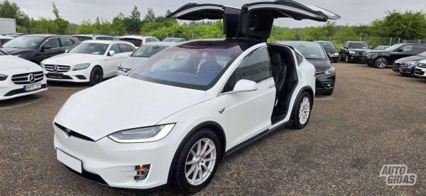 White Tesla Model X 2017 in Siauliai, with an engine capacity of 0.00 L and mileage of 164 thousand km for 31900 €, photo 1 on AUTOMOTO.COM.LV
