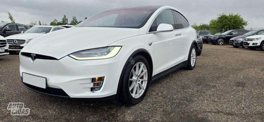 White Tesla Model X 2017 in Siauliai, with an engine capacity of 0.00 L and mileage of 164 thousand km for 31900 €, photo 5 on AUTOMOTO.COM.LV