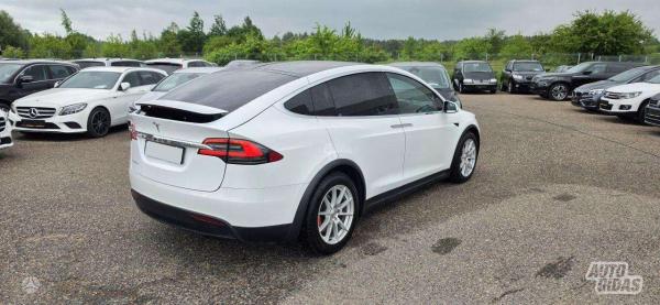 White Tesla Model X 2017 in Siauliai, with an engine capacity of 0.00 L and mileage of 164 thousand km for 31900 €, photo 5 on AUTOMOTO.COM.LV