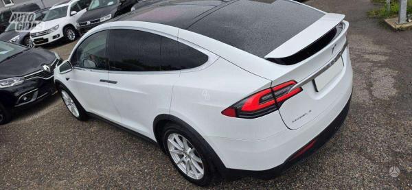 White Tesla Model X 2017 in Siauliai, with an engine capacity of 0.00 L and mileage of 164 thousand km for 31900 €, photo 7 on AUTOMOTO.COM.LV