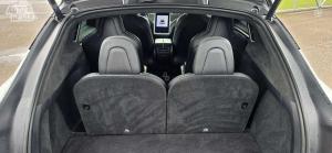 White Tesla Model X 2017 in Siauliai, with an engine capacity of 0.00 L and mileage of 164 thousand km for 31900 €, photo 12 on AUTOMOTO.COM.LV