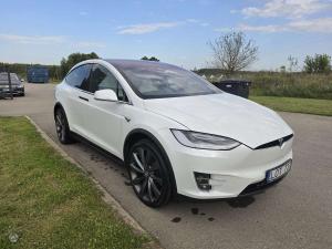 White Tesla Model X 2017 in Vilnius, with an engine capacity of 0.00 L and mileage of 210 thousand km for 23500 €, photo 6 on AUTOMOTO.COM.LV