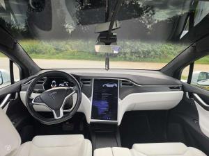 White Tesla Model X 2017 in Vilnius, with an engine capacity of 0.00 L and mileage of 210 thousand km for 23500 €, photo 15 on AUTOMOTO.COM.LV
