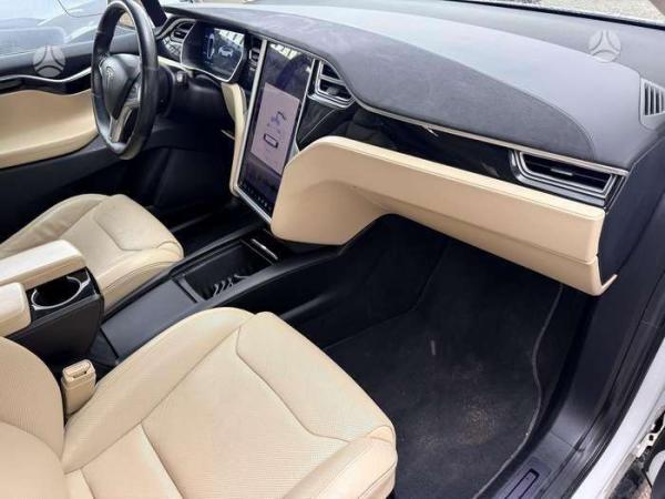 White Tesla Model X 2017 in Vilnius, with an engine capacity of 0.00 L and mileage of 88 thousand km for 21900 €, photo 8 on AUTOMOTO.COM.LV