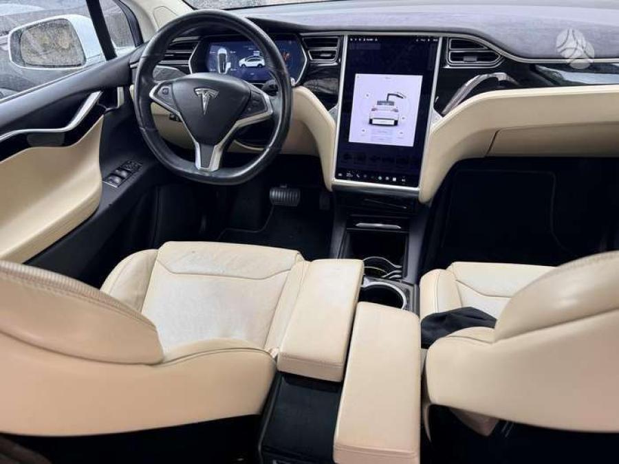 Balts Tesla Model X 2017 Viļņa, ar dzinēja tilpumu 0.00 L un nobraukumu 88 tūkst. km par 21900 €, foto 9 vietnē AUTOMOTO.COM.LV