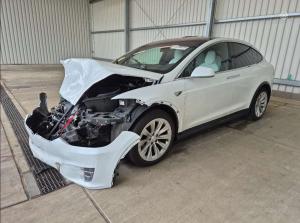 Balts Tesla Model X 2018 Klaipėda, ar dzinēja tilpumu 0.00 L un nobraukumu 47 tūkst. km par 12400 €, foto 3 vietnē AUTOMOTO.COM.LV