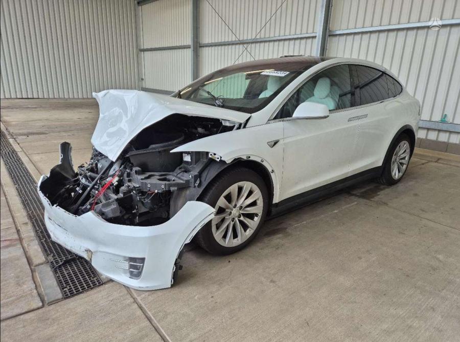 Balts Tesla Model X 2018 Klaipėda, ar dzinēja tilpumu 0.00 L un nobraukumu 47 tūkst. km par 12400 €, foto 3 vietnē AUTOMOTO.COM.LV